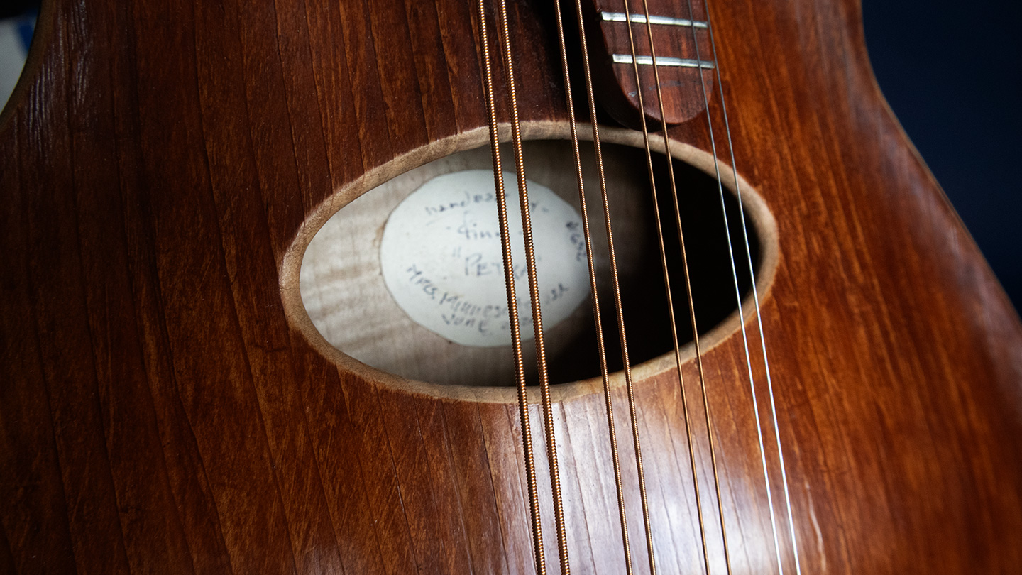New Finn Mandola "Petra" - Willie's Guitars